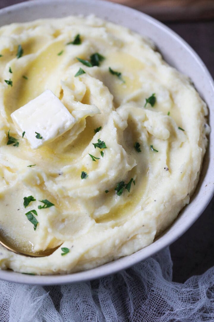 Creamy Garlic Mashed Potatoes - Pink Owl Kitchen